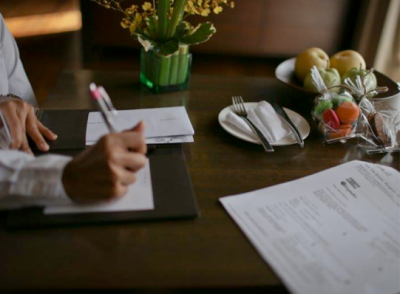 Quy Trình Check In Check Out Khách Sạn Lễ Tân Cần Biết